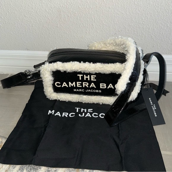 Marc Jacobs | Bags | Marc Jacobs The Crinkle Shearling Camera Bag ...